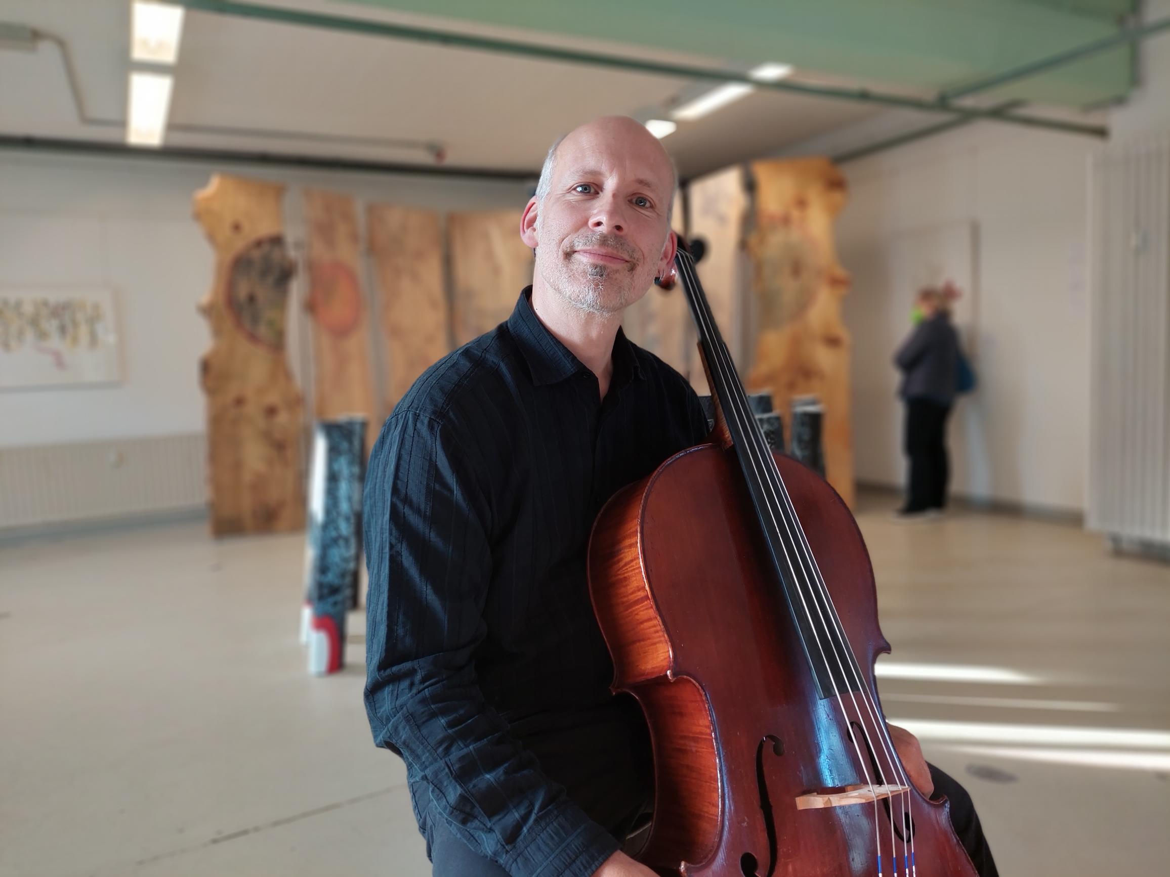 Klangforschung: Faust-Peters spielt zeitgenössische Musik für Cello und ...