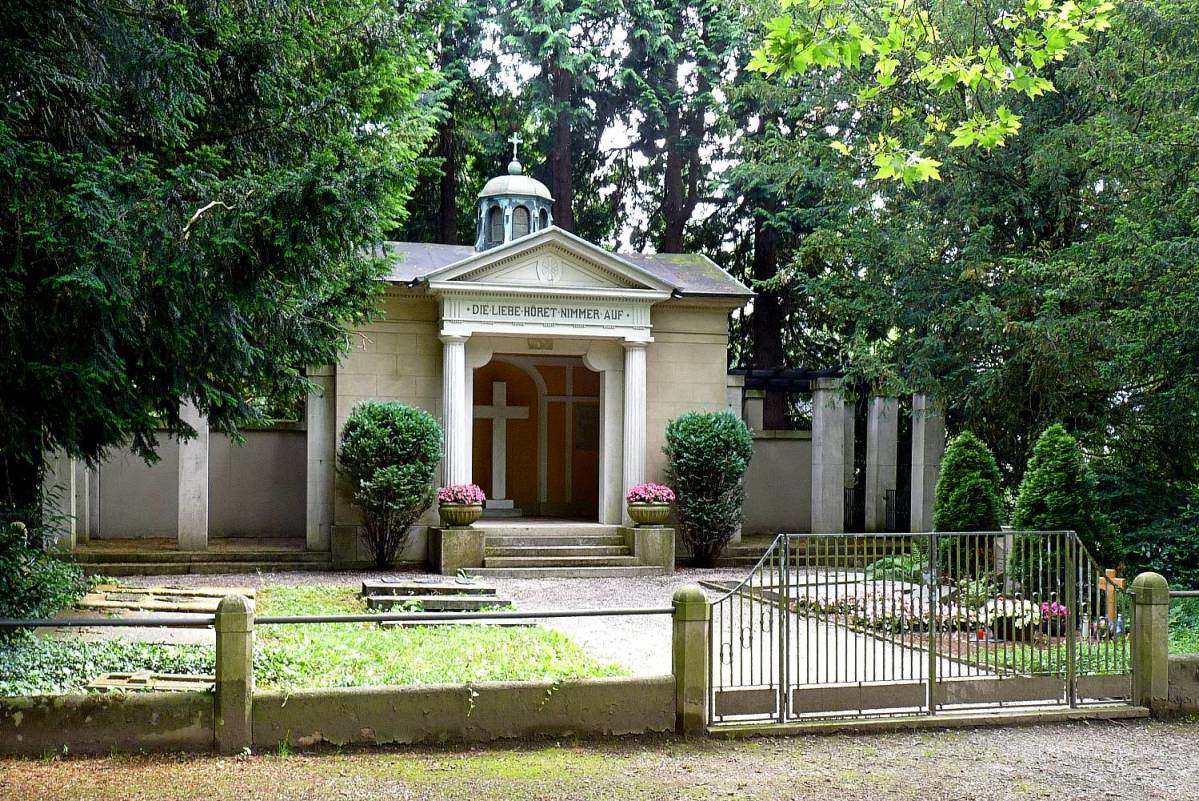 Neues Buch nimmt Friedhof Quirlsberg unter die Lupe - Bürgerportal ...
