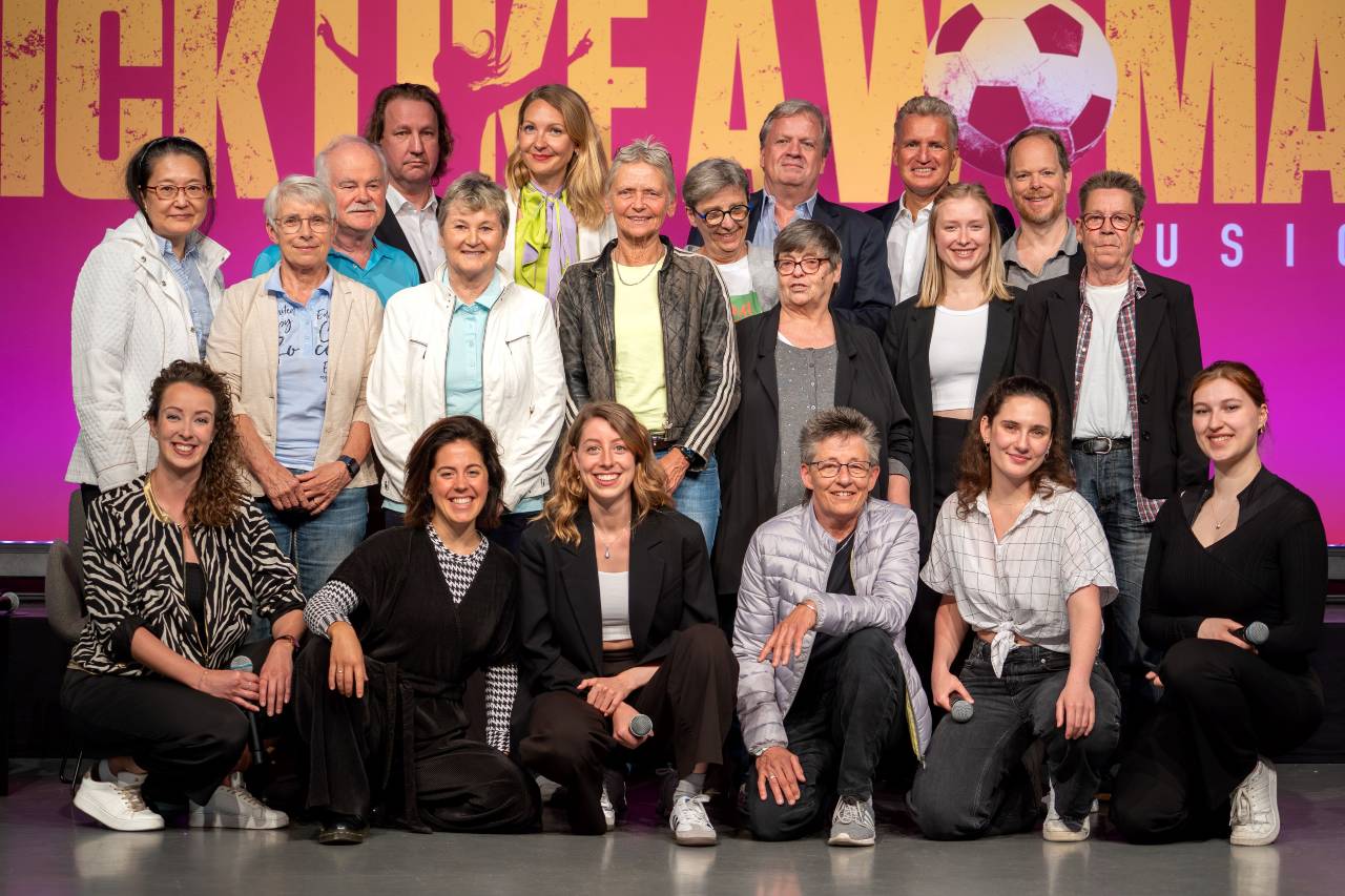 „Kick Like a Woman“ bringt die Frauen der SSG 09 auf die Bühne des Löwen - Bürgerportal Bergisch ...