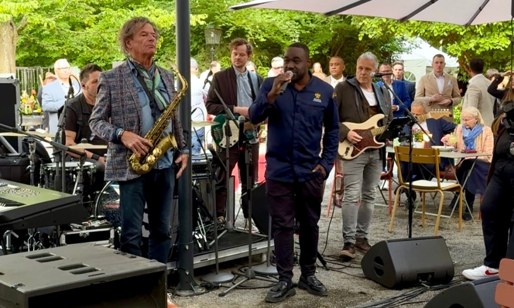 Diepeschrather Mühle: Nelson Müller singt und feiert Grand Opening ...